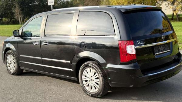 Melns Lancia Voyager 2015 Panevēža, ar dzinēja tilpumu 2.80 L un nobraukumu 254 tūkst. km par 4700 €, foto 9 vietnē AUTOMOTO.COM.LV