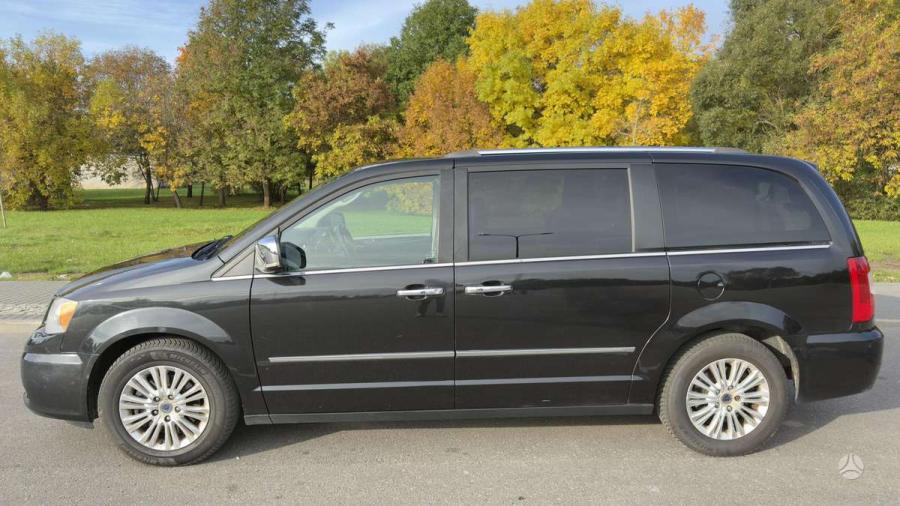 Melns Lancia Voyager 2015 Panevēža, ar dzinēja tilpumu 2.80 L un nobraukumu 254 tūkst. km par 4700 €, foto 12 vietnē AUTOMOTO.COM.LV