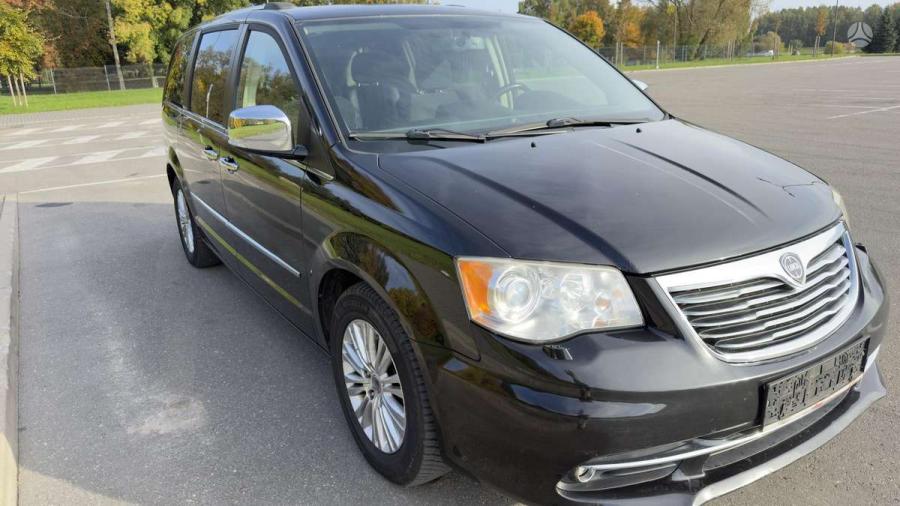Melns Lancia Voyager 2015 Panevēža, ar dzinēja tilpumu 2.80 L un nobraukumu 254 tūkst. km par 4700 €, foto 15 vietnē AUTOMOTO.COM.LV