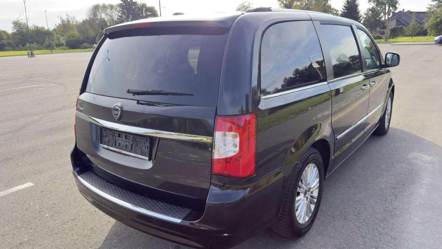 Melns Lancia Voyager 2015 Panevēža, ar dzinēja tilpumu 2.80 L un nobraukumu 254 tūkst. km par 4700 €, foto 18 vietnē AUTOMOTO.COM.LV