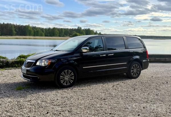 Black Lancia Voyager 2016 in Jurmala, with an engine capacity of 2.80 L and mileage of 244 thousand km for 9500 €, photo 7 on AUTOMOTO.COM.LV