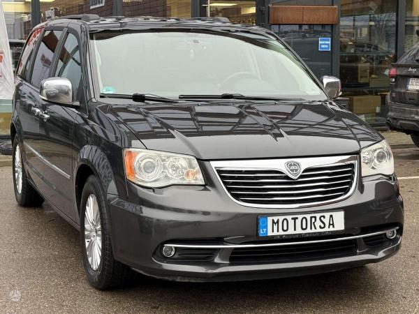 Melns Lancia Voyager 2012 Kauņa, ar dzinēja tilpumu 2.78 L un nobraukumu 216 tūkst. km par 6990 €, foto 3 vietnē AUTOMOTO.COM.LV