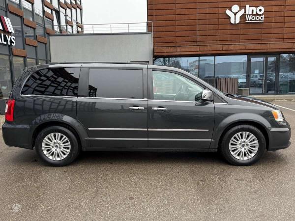 Melns Lancia Voyager 2012 Kauņa, ar dzinēja tilpumu 2.78 L un nobraukumu 216 tūkst. km par 6990 €, foto 4 vietnē AUTOMOTO.COM.LV