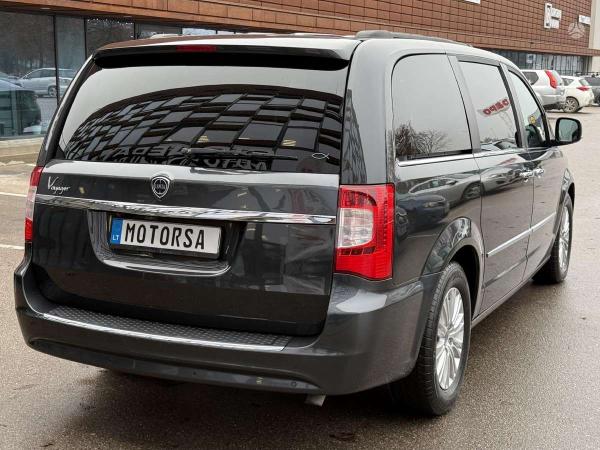 Melns Lancia Voyager 2012 Kauņa, ar dzinēja tilpumu 2.78 L un nobraukumu 216 tūkst. km par 6990 €, foto 5 vietnē AUTOMOTO.COM.LV