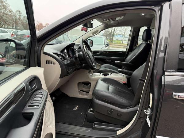 Melns Lancia Voyager 2012 Kauņa, ar dzinēja tilpumu 2.78 L un nobraukumu 216 tūkst. km par 6990 €, foto 8 vietnē AUTOMOTO.COM.LV