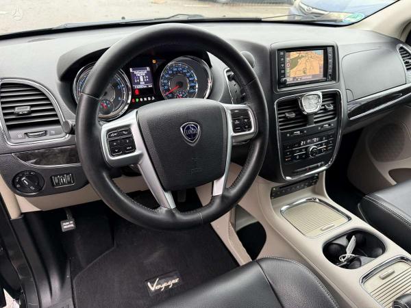 Melns Lancia Voyager 2012 Kauņa, ar dzinēja tilpumu 2.78 L un nobraukumu 216 tūkst. km par 6990 €, foto 9 vietnē AUTOMOTO.COM.LV