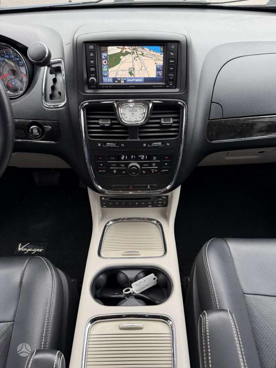Melns Lancia Voyager 2012 Kauņa, ar dzinēja tilpumu 2.78 L un nobraukumu 216 tūkst. km par 6990 €, foto 17 vietnē AUTOMOTO.COM.LV