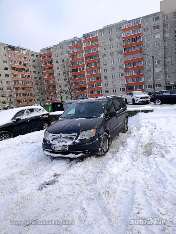 Black Lancia Voyager 2012 in Tallinn, with an engine capacity of 2.80 L and mileage of 240 thousand km for 7000 €, photo 1 on AUTOMOTO.COM.LV