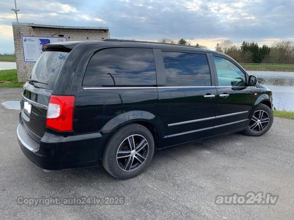 Melns Lancia Voyager 2012 Tartu, ar dzinēja tilpumu 2.80 L un nobraukumu 243 tūkst. km par 9900 €, foto 8 vietnē AUTOMOTO.COM.LV