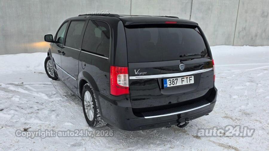 Black Lancia Voyager 2012 in Tallinn, with an engine capacity of 2.80 L and mileage of 243 thousand km for 6200 €, photo 2 on AUTOMOTO.COM.LV