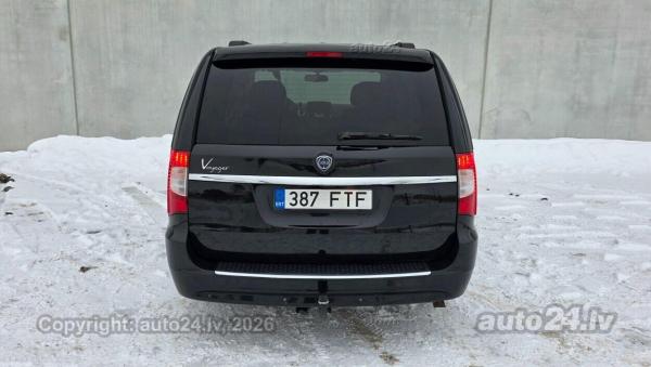 Black Lancia Voyager 2012 in Tallinn, with an engine capacity of 2.80 L and mileage of 243 thousand km for 6200 €, photo 3 on AUTOMOTO.COM.LV