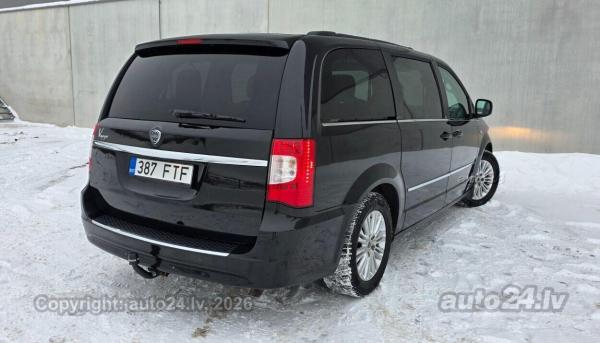 Black Lancia Voyager 2012 in Tallinn, with an engine capacity of 2.80 L and mileage of 243 thousand km for 6200 €, photo 6 on AUTOMOTO.COM.LV