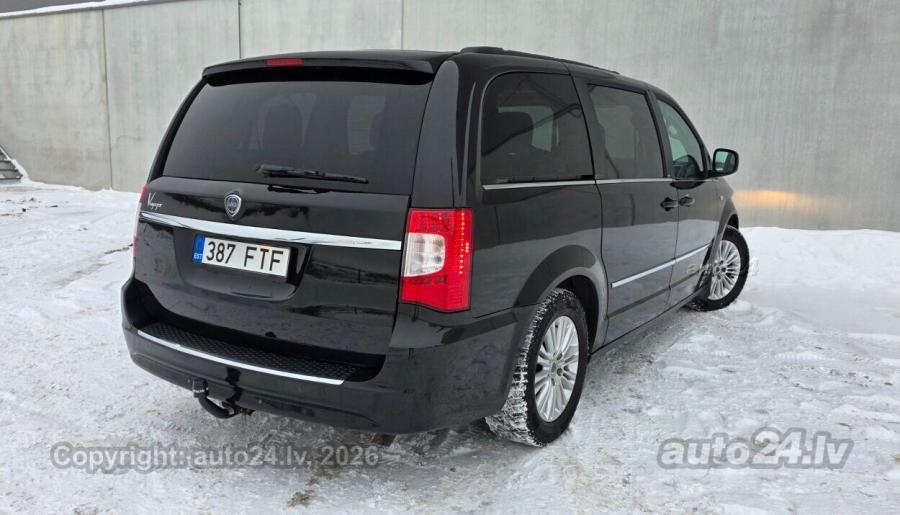 Black Lancia Voyager 2012 in Tallinn, with an engine capacity of 2.80 L and mileage of 243 thousand km for 6200 €, photo 6 on AUTOMOTO.COM.LV