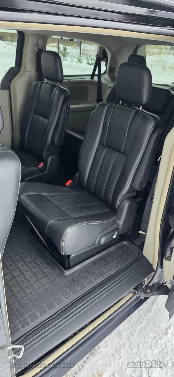 Melns Lancia Voyager 2012 Tallina, ar dzinēja tilpumu 2.80 L un nobraukumu 243 tūkst. km par 6200 €, foto 11 vietnē AUTOMOTO.COM.LV