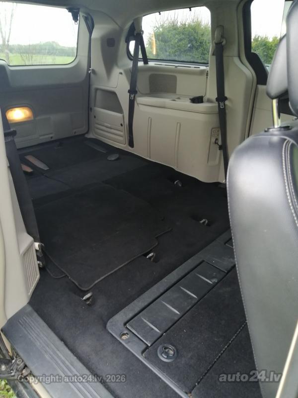 Melns Lancia Voyager 2012 Tallina, ar dzinēja tilpumu 3.60 L un nobraukumu 0 tūkst. km par 3300 €, foto 9 vietnē AUTOMOTO.COM.LV