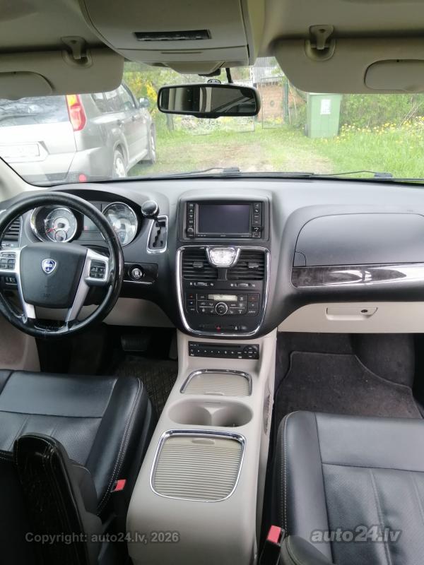 Melns Lancia Voyager 2012 Tallina, ar dzinēja tilpumu 3.60 L un nobraukumu 0 tūkst. km par 3300 €, foto 10 vietnē AUTOMOTO.COM.LV