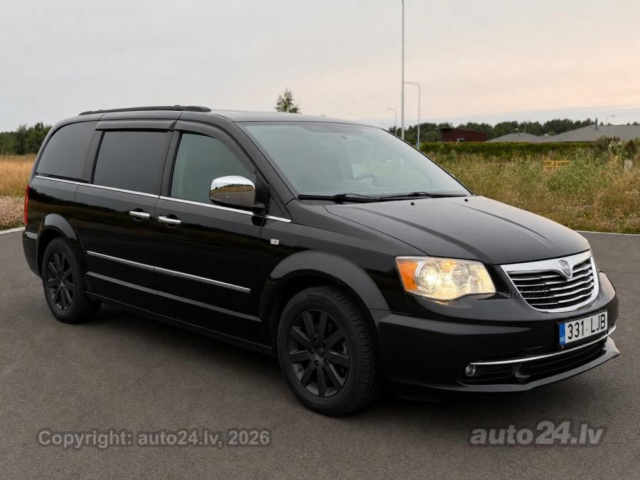Черный Лянча Voyager 2012 в Таллин, объемом двигателя 2.80 л и пробегом 299 тыс. км за 5490 €, фото 1 на AUTOMOTO.COM.LV