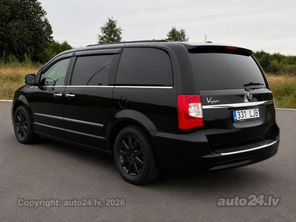 Black Lancia Voyager 2012 in Tallinn, with an engine capacity of 2.80 L and mileage of 299 thousand km for 5490 €, photo 4 on AUTOMOTO.COM.LV