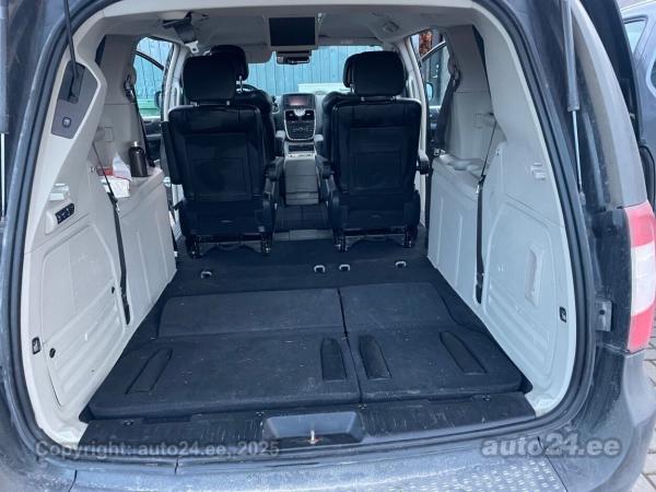 Melns Lancia Voyager 2013 Tallina, ar dzinēja tilpumu 2.80 L un nobraukumu 247 tūkst. km par 9999 €, foto 11 vietnē AUTOMOTO.COM.LV