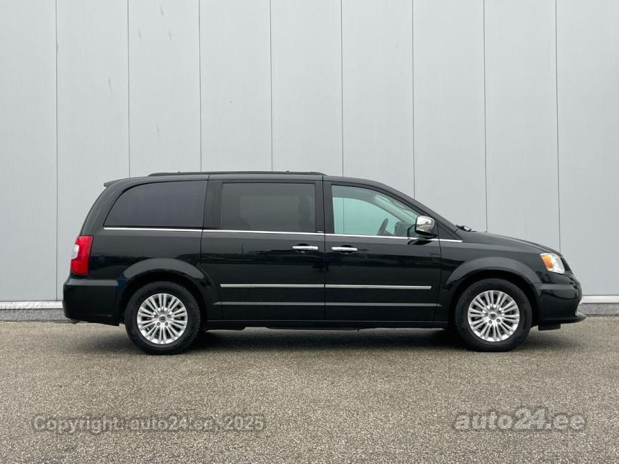 Melns Lancia Voyager 2013 Tartu, ar dzinēja tilpumu 2.80 L un nobraukumu 217 tūkst. km par 11300 €, foto 2 vietnē AUTOMOTO.COM.LV