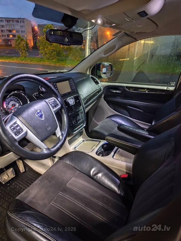 Melns Lancia Voyager 2013 Tallina, ar dzinēja tilpumu 2.80 L un nobraukumu 255 tūkst. km par 4500 €, foto 7 vietnē AUTOMOTO.COM.LV