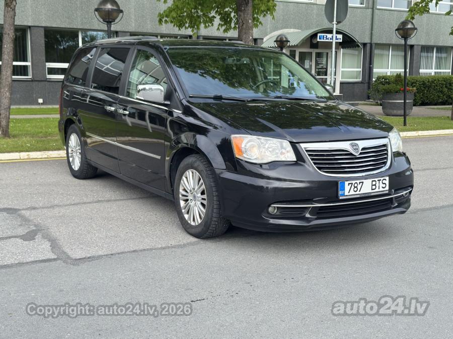 Black Lancia Voyager 2013 in Tallinn, with an engine capacity of 2.80 L and mileage of 270 thousand km for 5500 €, photo 4 on AUTOMOTO.COM.LV