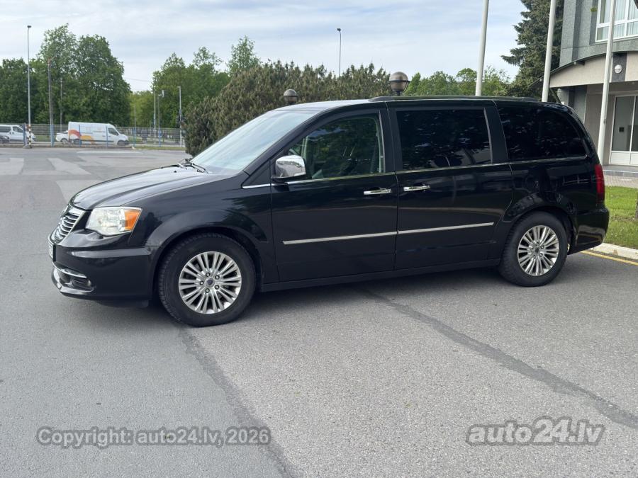 Black Lancia Voyager 2013 in Tallinn, with an engine capacity of 2.80 L and mileage of 270 thousand km for 5500 €, photo 6 on AUTOMOTO.COM.LV