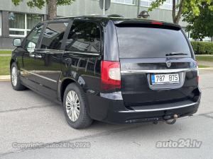 Black Lancia Voyager 2013 in Tallinn, with an engine capacity of 2.80 L and mileage of 270 thousand km for 5500 €, photo 7 on AUTOMOTO.COM.LV