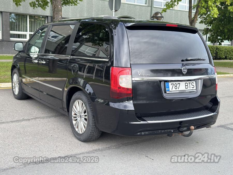 Black Lancia Voyager 2013 in Tallinn, with an engine capacity of 2.80 L and mileage of 270 thousand km for 5500 €, photo 7 on AUTOMOTO.COM.LV