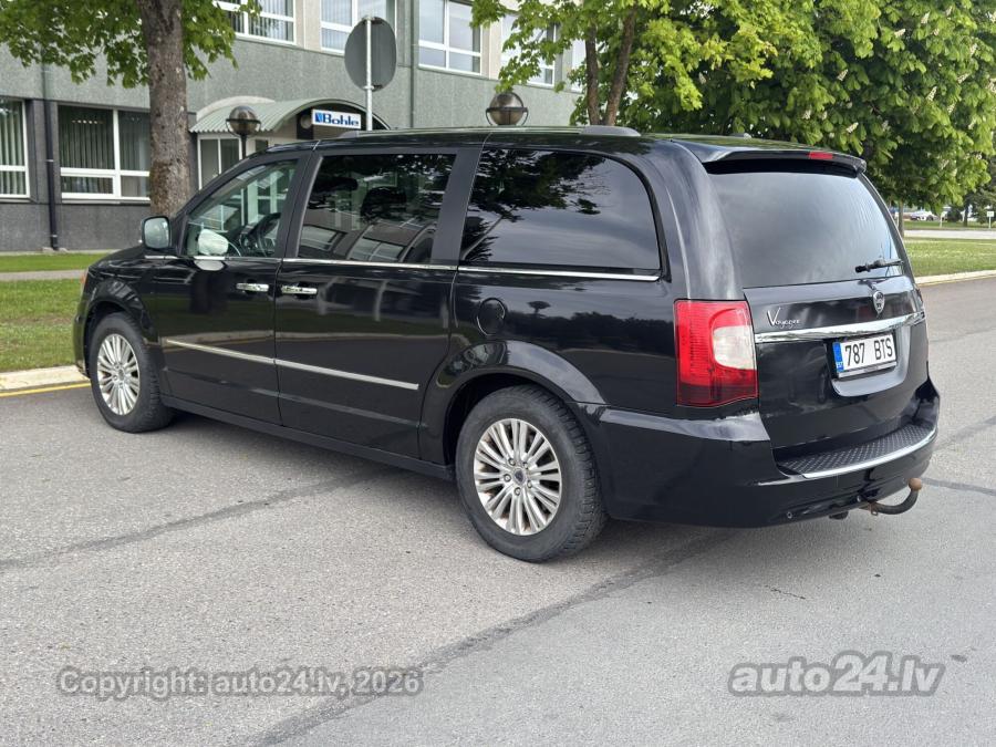 Black Lancia Voyager 2013 in Tallinn, with an engine capacity of 2.80 L and mileage of 270 thousand km for 5500 €, photo 8 on AUTOMOTO.COM.LV