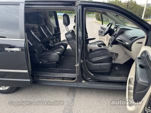 Black Lancia Voyager 2013 in Tallinn, with an engine capacity of 2.80 L and mileage of 270 thousand km for 5500 €, photo 13 on AUTOMOTO.COM.LV