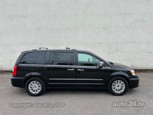 Black Lancia Voyager 2013 in Tallinn, with an engine capacity of 2.80 L and mileage of 285 thousand km for 5900 €, photo 3 on AUTOMOTO.COM.LV
