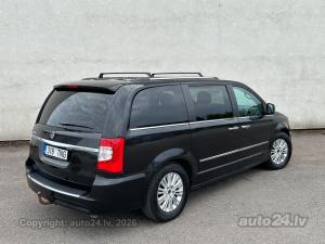 Black Lancia Voyager 2013 in Tallinn, with an engine capacity of 2.80 L and mileage of 285 thousand km for 5900 €, photo 4 on AUTOMOTO.COM.LV