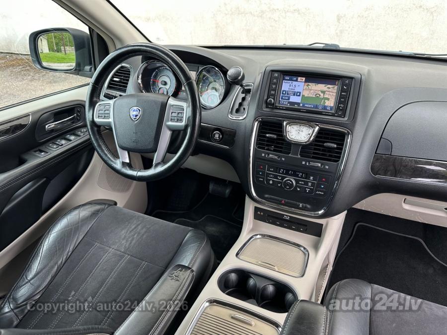 Black Lancia Voyager 2013 in Tallinn, with an engine capacity of 2.80 L and mileage of 285 thousand km for 5900 €, photo 5 on AUTOMOTO.COM.LV
