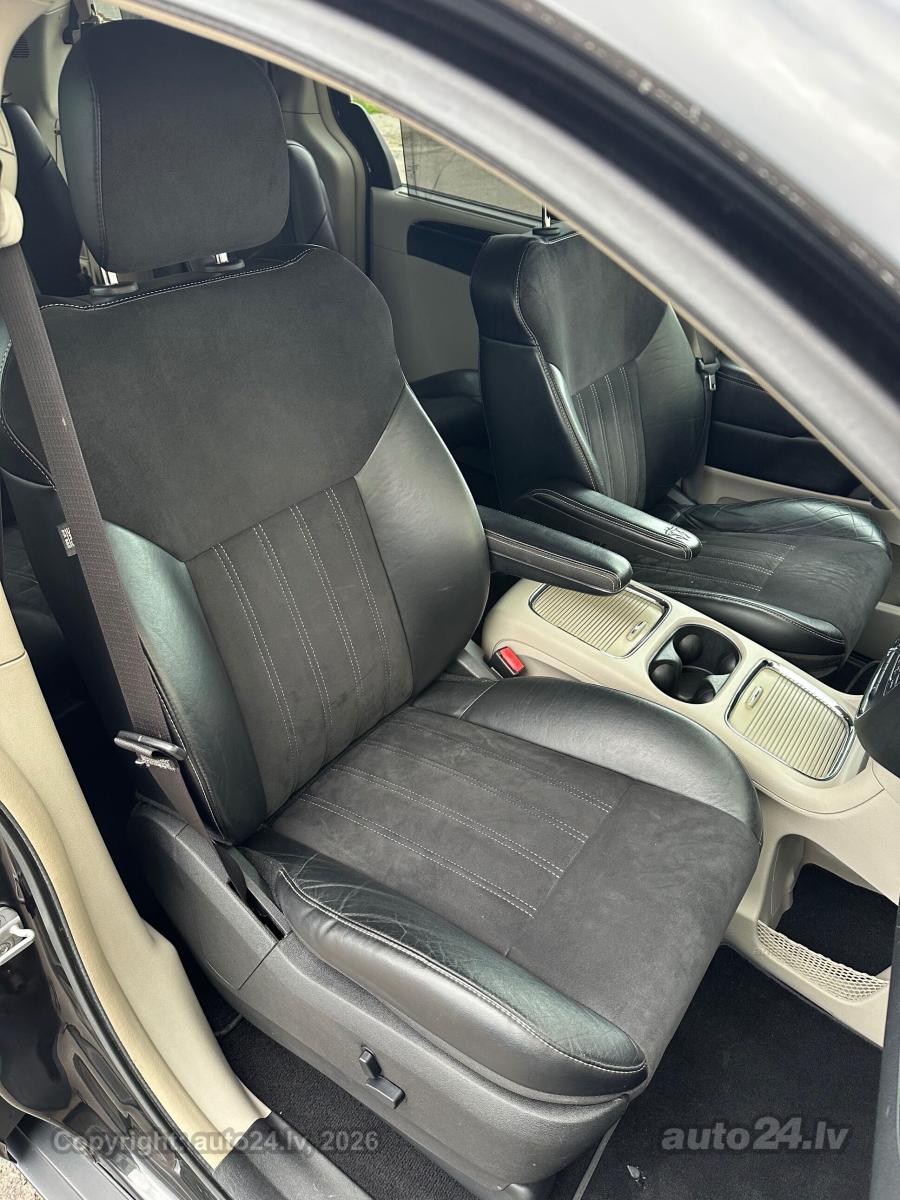 Black Lancia Voyager 2013 in Tallinn, with an engine capacity of 2.80 L and mileage of 285 thousand km for 5900 €, photo 6 on AUTOMOTO.COM.LV