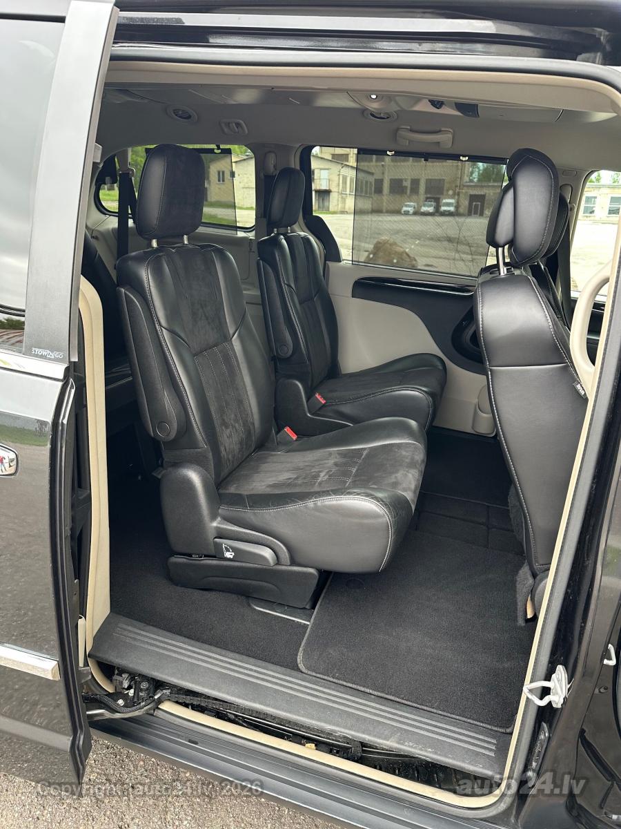 Black Lancia Voyager 2013 in Tallinn, with an engine capacity of 2.80 L and mileage of 285 thousand km for 5900 €, photo 7 on AUTOMOTO.COM.LV