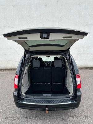 Black Lancia Voyager 2013 in Tallinn, with an engine capacity of 2.80 L and mileage of 285 thousand km for 5900 €, photo 8 on AUTOMOTO.COM.LV