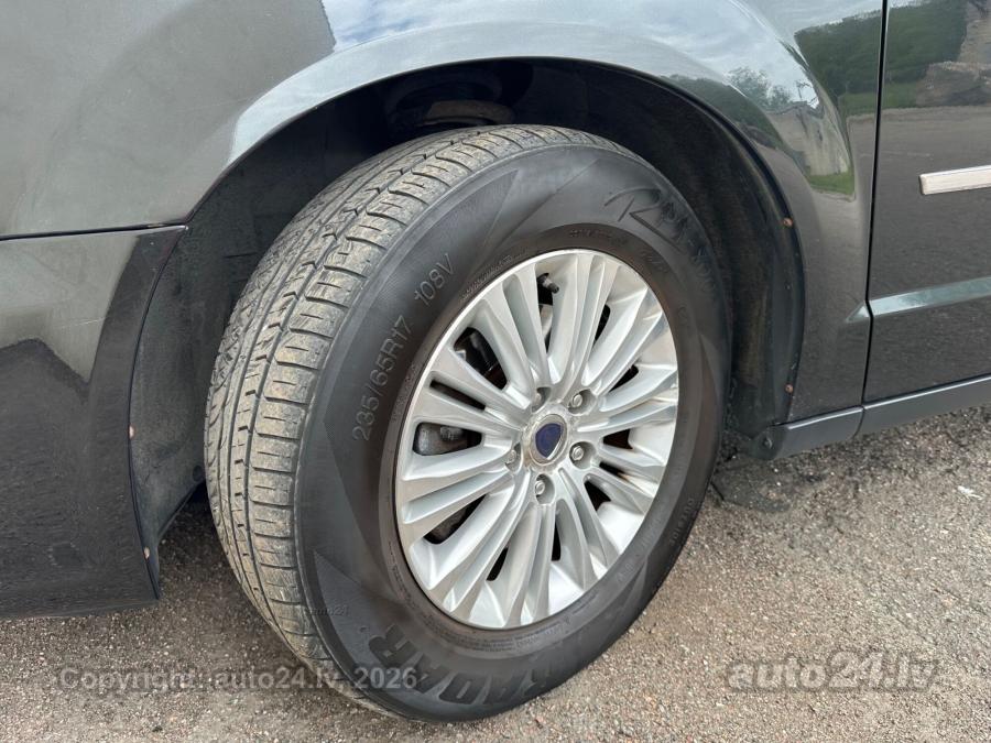 Black Lancia Voyager 2013 in Tallinn, with an engine capacity of 2.80 L and mileage of 285 thousand km for 5900 €, photo 9 on AUTOMOTO.COM.LV