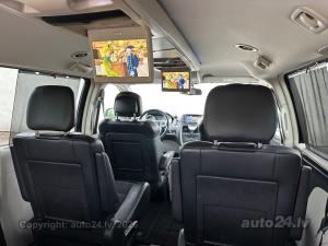 Black Lancia Voyager 2013 in Tallinn, with an engine capacity of 2.80 L and mileage of 285 thousand km for 5900 €, photo 16 on AUTOMOTO.COM.LV