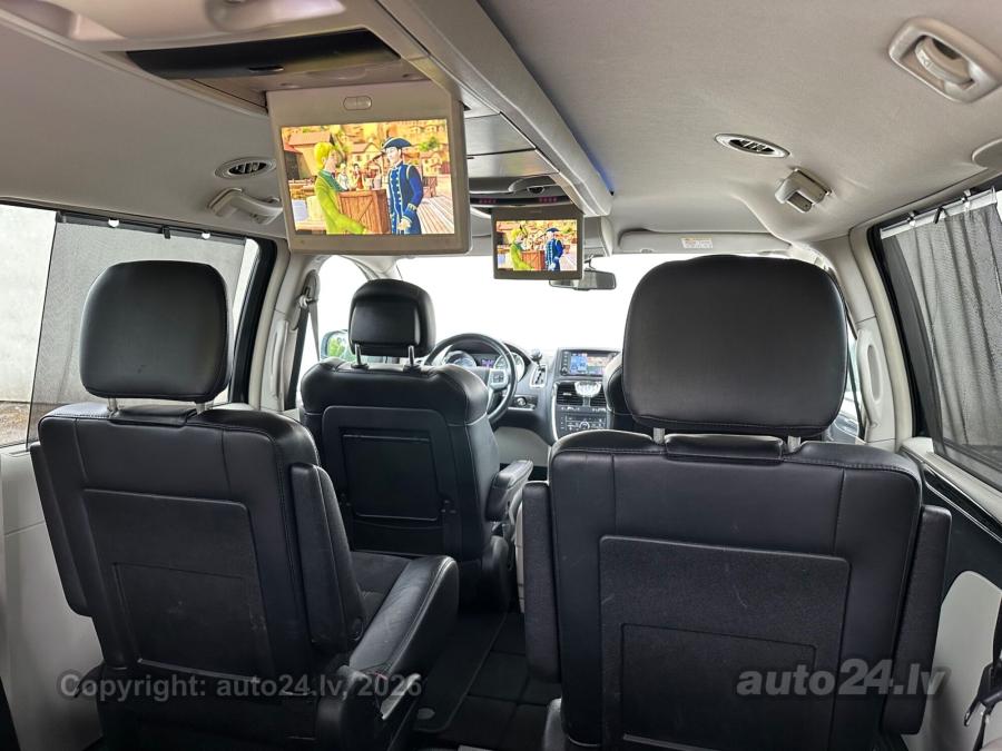 Black Lancia Voyager 2013 in Tallinn, with an engine capacity of 2.80 L and mileage of 285 thousand km for 5900 €, photo 16 on AUTOMOTO.COM.LV