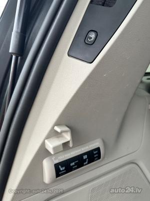 Black Lancia Voyager 2013 in Tallinn, with an engine capacity of 2.80 L and mileage of 285 thousand km for 5900 €, photo 22 on AUTOMOTO.COM.LV