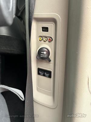 Black Lancia Voyager 2013 in Tallinn, with an engine capacity of 2.80 L and mileage of 285 thousand km for 5900 €, photo 24 on AUTOMOTO.COM.LV