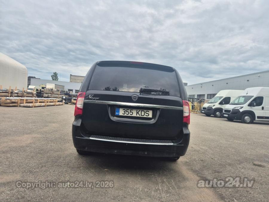 Черный Лянча Voyager 2013 в Таллин, объемом двигателя 2.80 л и пробегом 3200 тыс. км за 2700 €, фото 5 на AUTOMOTO.COM.LV