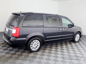 Черный Лянча Voyager 2013 в Таллин, объемом двигателя 2.80 л и пробегом 322 тыс. км за 3799 €, фото 4 на AUTOMOTO.COM.LV