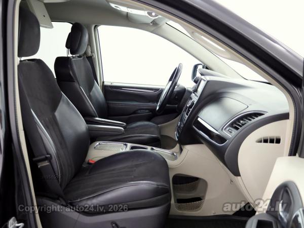 Черный Лянча Voyager 2013 в Таллин, объемом двигателя 2.80 л и пробегом 322 тыс. км за 3799 €, фото 6 на AUTOMOTO.COM.LV