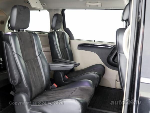 Черный Лянча Voyager 2013 в Таллин, объемом двигателя 2.80 л и пробегом 322 тыс. км за 3799 €, фото 7 на AUTOMOTO.COM.LV