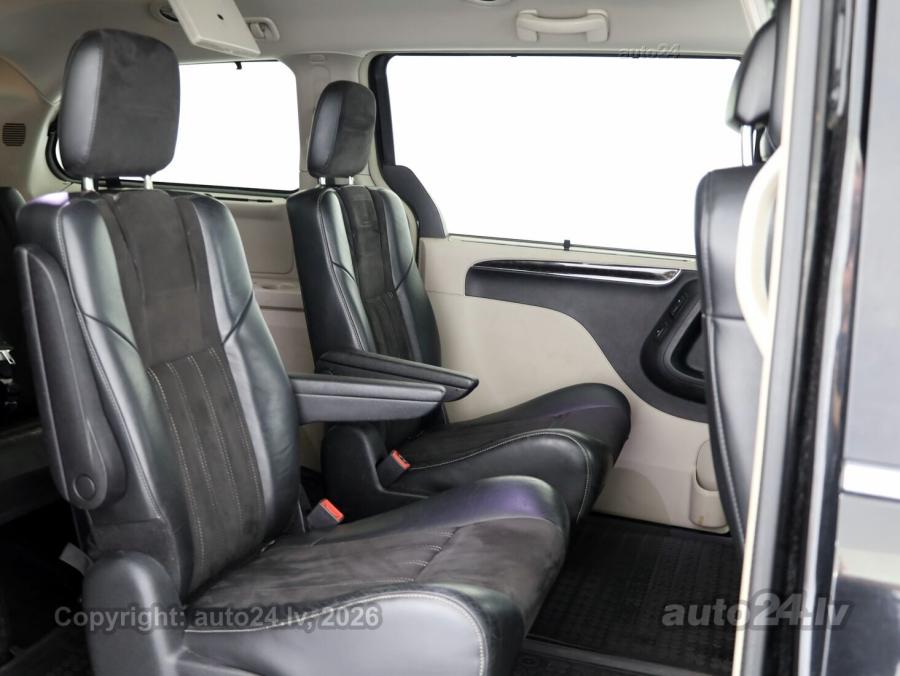 Черный Лянча Voyager 2013 в Таллин, объемом двигателя 2.80 л и пробегом 322 тыс. км за 3799 €, фото 8 на AUTOMOTO.COM.LV