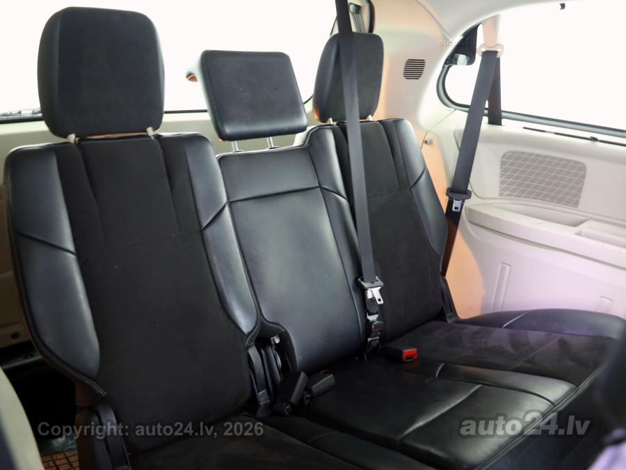 Черный Лянча Voyager 2013 в Таллин, объемом двигателя 2.80 л и пробегом 322 тыс. км за 3799 €, фото 9 на AUTOMOTO.COM.LV