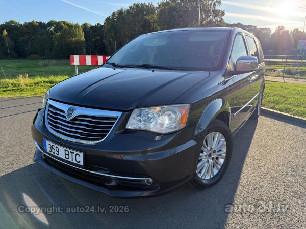 Black Lancia Voyager 2013 in Tallinn, with an engine capacity of 2.80 L and mileage of 233 thousand km for 7500 €, photo 1 on AUTOMOTO.COM.LV