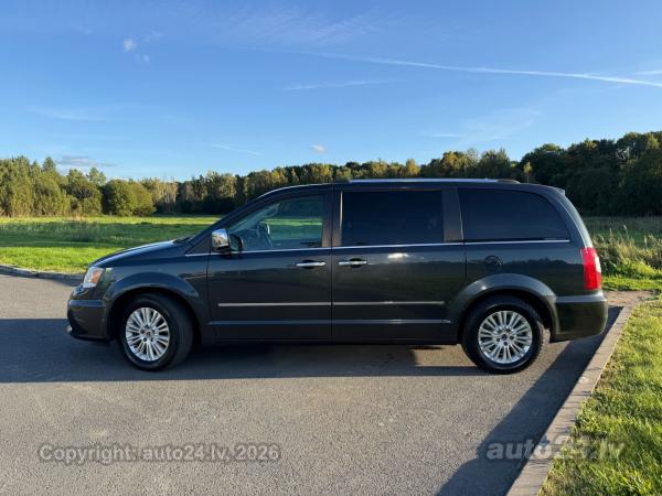 Black Lancia Voyager 2013 in Tallinn, with an engine capacity of 2.80 L and mileage of 233 thousand km for 7500 €, photo 5 on AUTOMOTO.COM.LV